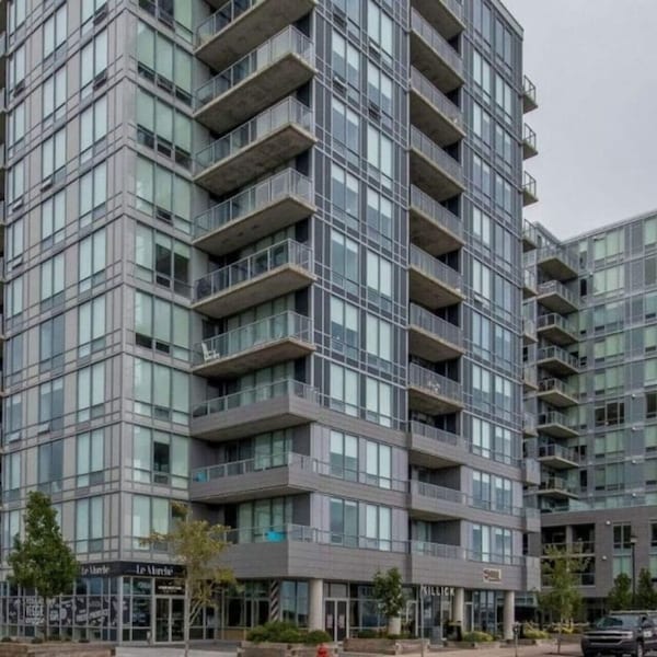 Elegant 2br Apt With Skyline Views Near Waterfront - Halifax, NS, Canada