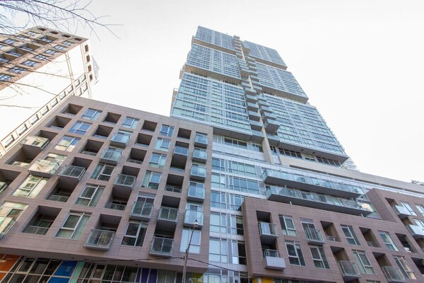 Prime 2br Apt With Lovely Skyline Views And Gym - Toronto