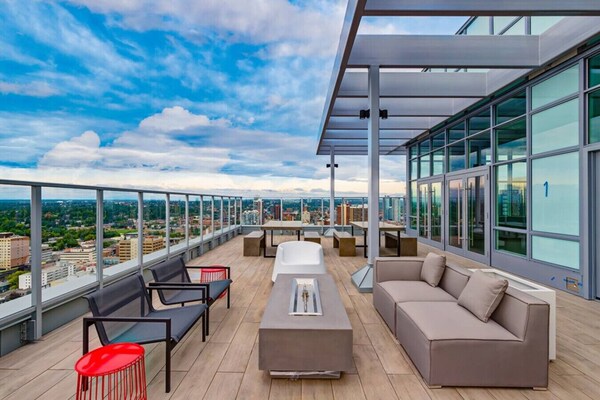 Chic 1br Apt With City Views, Near Stampede Park - Calgary