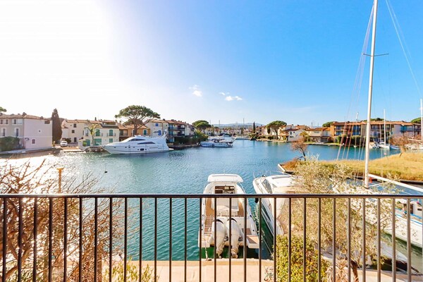 Duplex Rénové 2 Chambres à Port Grimaud - Climatisation, Terrasse - Cogolin