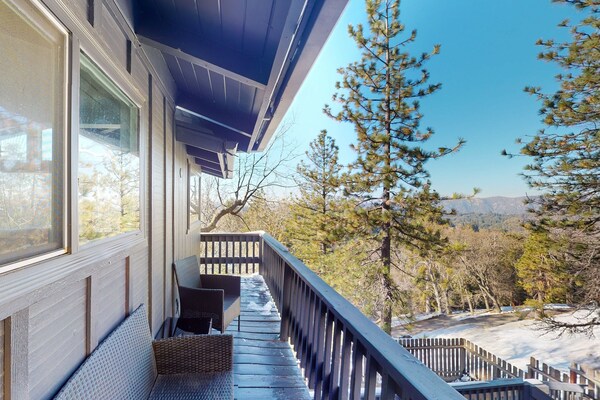 Modern Farmhouse Cabin W/multiple Decks, A Fireplace & A/c-close To Outdoor Fun - California