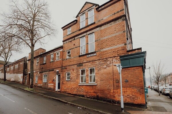 1 Bed, Sleeps 4, Free Parking - Nottingham