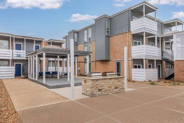 Experience Comfort & Style In Houstons Bay Area - University of Texas, Houston