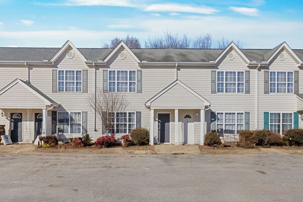 Cozy 3-bedroom Townhome In Greenville With Wifi, Ac - Greenville, SC