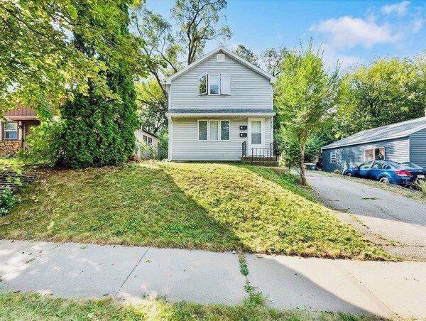 Newly Remodeled Home On Schlimgen Ave, 5-minute Drive To Downtown Madison - Madison, WI
