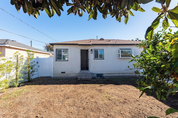 Stylish 3 Bed 1 Bath Home - Pet Friendly! - Redondo Beach, CA