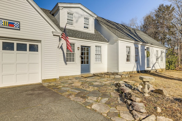 3 Mi To Dtwn: Mystic Getaway W/ Deck & Grill! - Westerly, RI