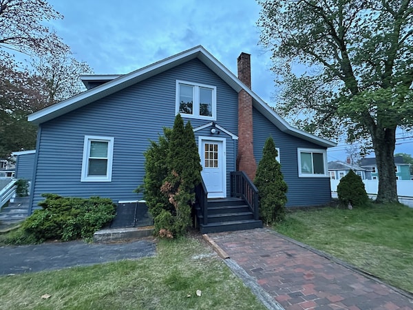 Anchors Away Cottage: Cozy 3br 10 Mins To Beach - Old Orchard Beach, ME