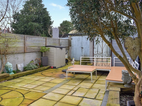 2 Bedroom Accommodation In Bournemouth - Hampshire