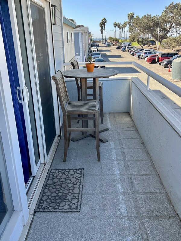 Spacious, Light/bright, Balcony W/bay View, Garage - San Diego, CA