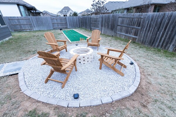 Cozy Modern Home Near Austin With Fire Pit, Game Room & Outdoor Fun! - Kyle, TX