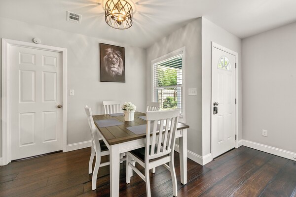 Charming 3 Bed Bungalow Family Retreat: Sleeps 6 - Atlanta, GA