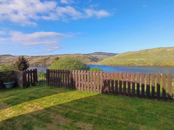 Arnaval, Pet Friendly, Country Holiday Cottage In Carbost - Portree