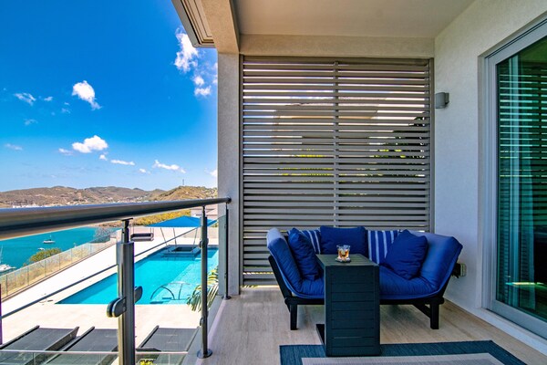 Luxe Condo, Ocean Views And Pool - Granada