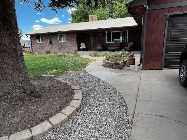 Spacious 4-bedroom Country Home In Charming Montrose With Wifi - Montrose, CO