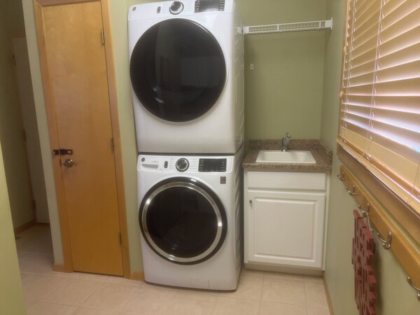 Charming 3-bedroom House With Wifi And Ac In Beautiful La Crosse - La Crosse, WI