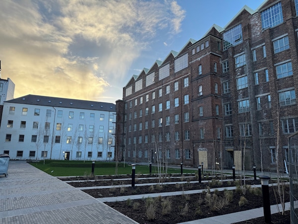 Modern Flat In Glasgow City | Free Parking & Wifi - People's Palace