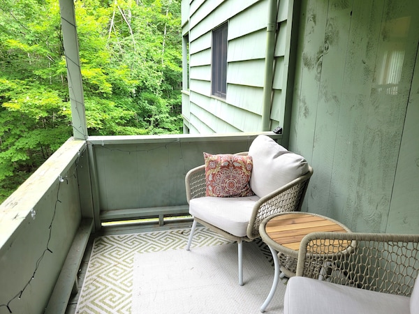 Official Seasons Rmc Condo 17e - 1 Bedroom + Loft - Sleeps 8 - Dog Fees - Jackson, NH