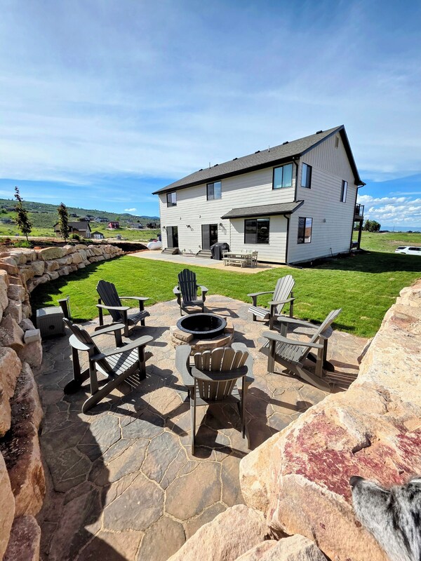 Lakeview Retreat-home Overlooking Bear Lake Sleeps 30 W/ideal Beach/pool Access - Garden, UT