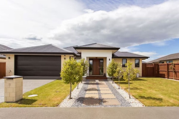 Family Friendly Home In Wigram With Style And Space - Rolleston