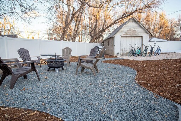 Greeley Station | Unc Retreat W/ Fire Pit & Bikes - Greeley, CO
