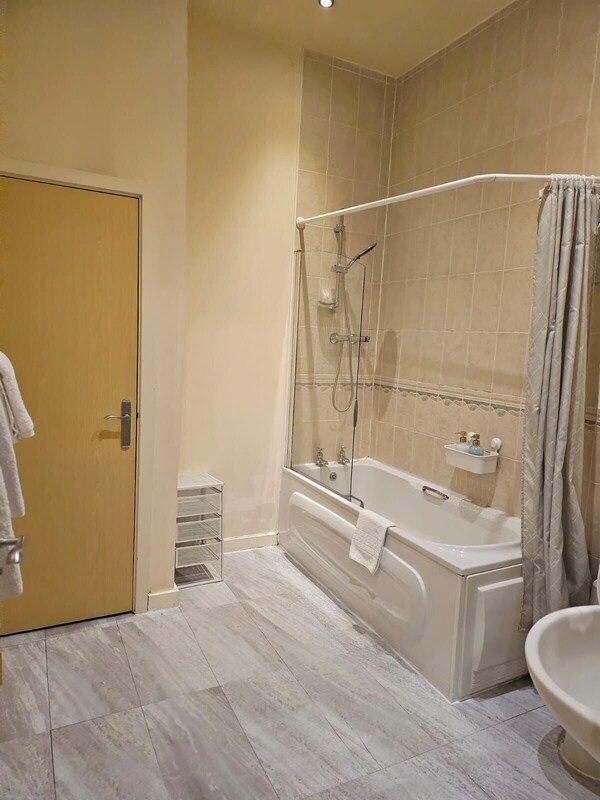 1br Flat | Nr Childrens Hospital & Uni |  Free Parking - The Hawthorns