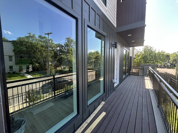 Skyrise Stay - New 5-story W/ Rooftop Bar, Hot Tub, Elevator & Skyway Bridge - Nashville, TN
