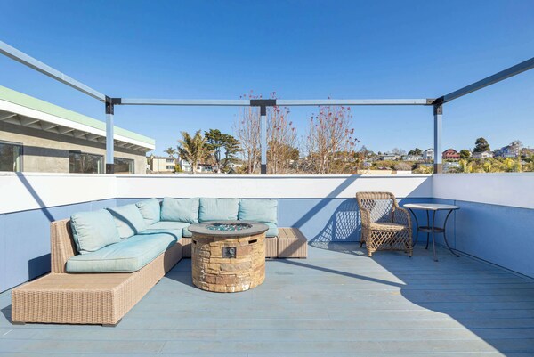 2 Bedroom Capitola Home W/ Rooftop Deck! - Scotts Valley, CA