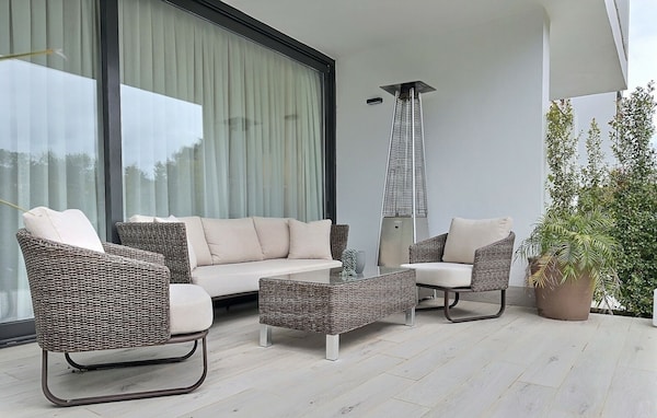 Experience Luxury In This Stunning Three-bedroom Modern Townhouse Frontline To The San Roque Golf - San Roque