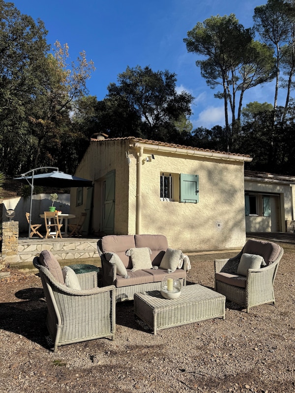 Charming And Cozy Detached House (Cottage) With Shared Large Pool - Var