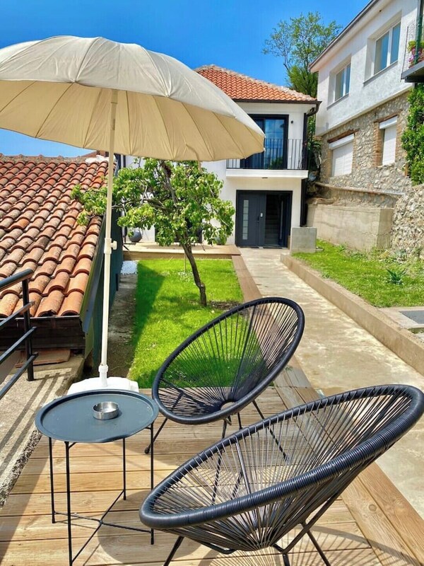 Overlooking Lake & Garden ⭐️ Stylish Old Town Villa - Ohrid