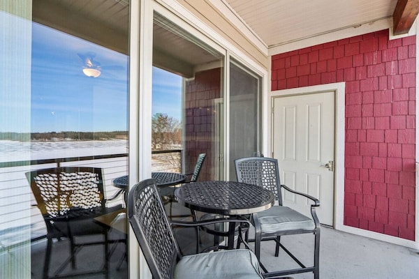 The Honey Badger Suite At Delton Grand - No Stairs - Alligator Alley