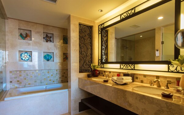 Grand Master Suite At Luxury 5-star Resort In Cabo San Lucas Mexico - Cabo San Lucas