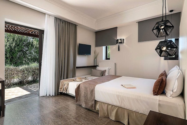 Villas Platanias   4 Bedroom Villa Ii With A Heated Pool - Crète