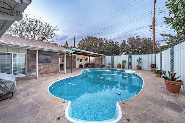 Ttu Is 4 Miles, 3bd\/2ba With Pool\/hot Tub -"That Peaceful, Easy Feeling" - Lubbock, TX