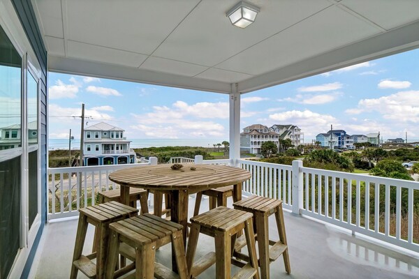 Luxurious Escape Steps From The Beach W/ Heated Pool, Dock, & Stunning Views - Sneads Ferry, NC