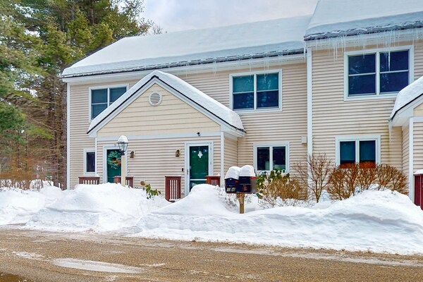 Mountain Condo: Centrally Located To Shopping, Restaurants, Skiing, Hike & More - Conway, NH