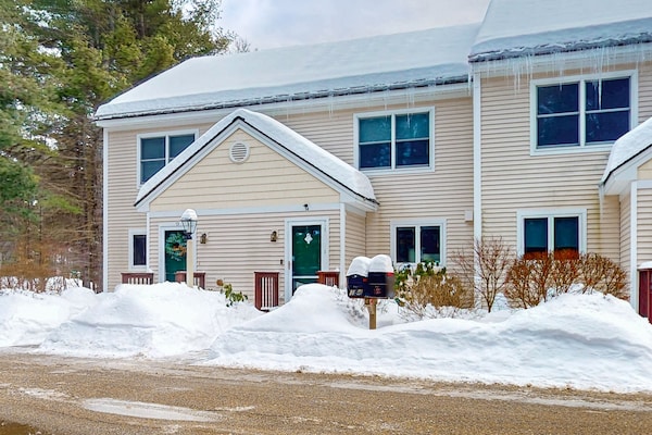 Mountain Condo: Centrally Located To Shopping, Restaurants, Skiing, Hike & More - Conway, NH