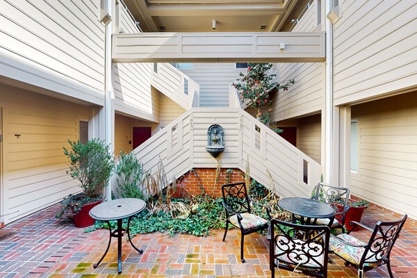 Charming Condo With Central Ac, Washer/ Dryer, And Full Kitchen - Leland, NC