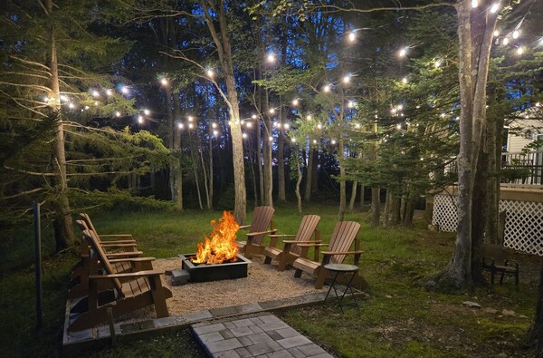 New! Lakeside Bliss - Lakefront Modern Home - Pet Friendly - Arrowhead Lake, PA