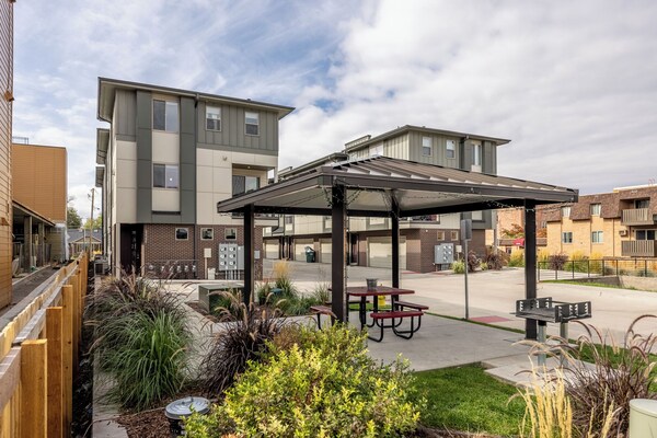 2 Bedroom Arvada Escape - Englewood, CO