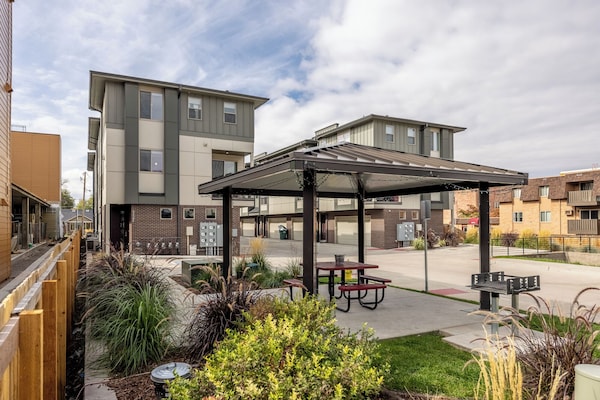 2 Bedroom Arvada Escape - Arvada, CO