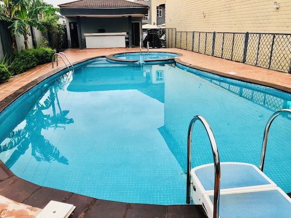 Cozy 2-bedroom Apartment With Wifi, Fitness Room In Pleasant Ikeja - Lagos