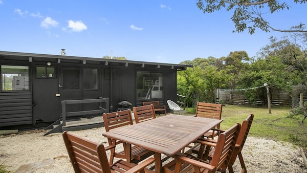 Oceanside Escape - Cozy Coastal Retreat, Steps From Steppy Beach - Aireys Inlet