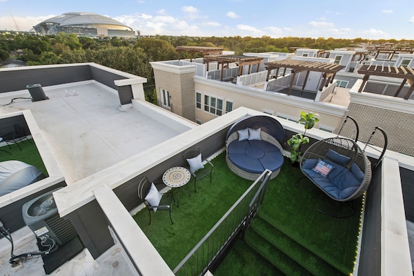 New Penthouse Rooftop Deck! Steps To Stadium. Lux Extras, Private Garage & Gated - Euless, TX