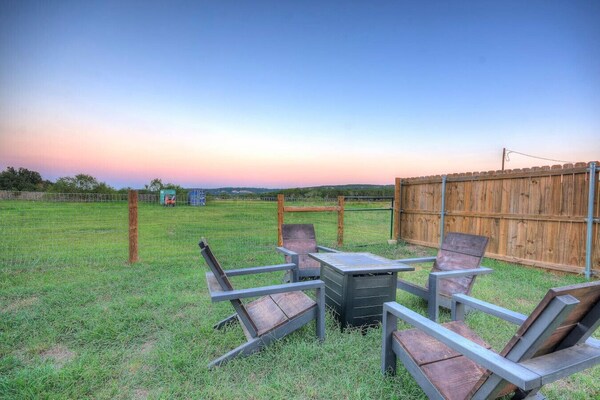 New Oak Lodge At Little Ranches 5 Min To Square - San Marcos, TX