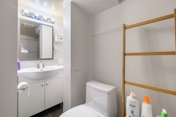Bright Basement Near Airport, Ubc, Downtown In Vancouver - Vancouver