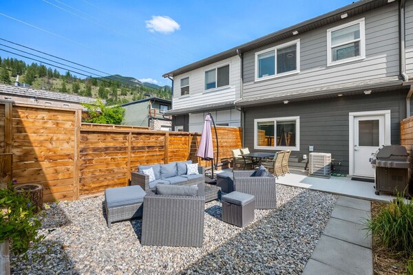 Mountain Haven | Fenced Backyard | Downtown | A/c - Radium Hot Springs