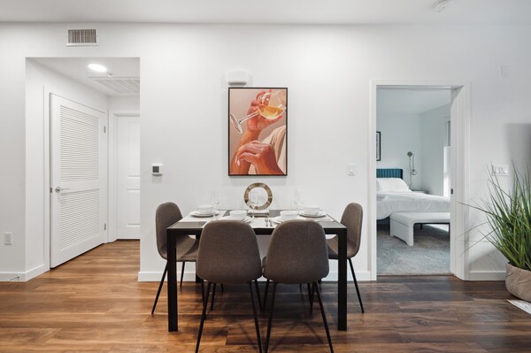Modern 1bdr Getaway W/pool, Free Parking, Gym - ウェスト・ハリウッド, CA