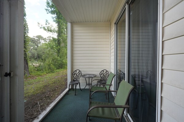 3b 2ba River Oaks Getaway With Pool Hot Tub - Conway, SC